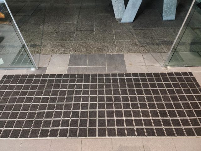 Shuttle Entrance Matting System Suitable for Recessed Wells