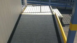 Non slip matting on ramps & decks for sure footing. Mobility ramps for ...